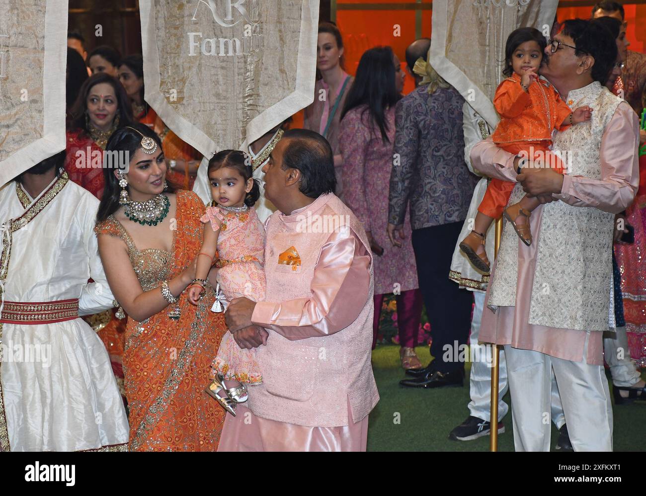(L-R) Isha Ambani (daughter of Nita & Mukesh Ambani), Indian ...