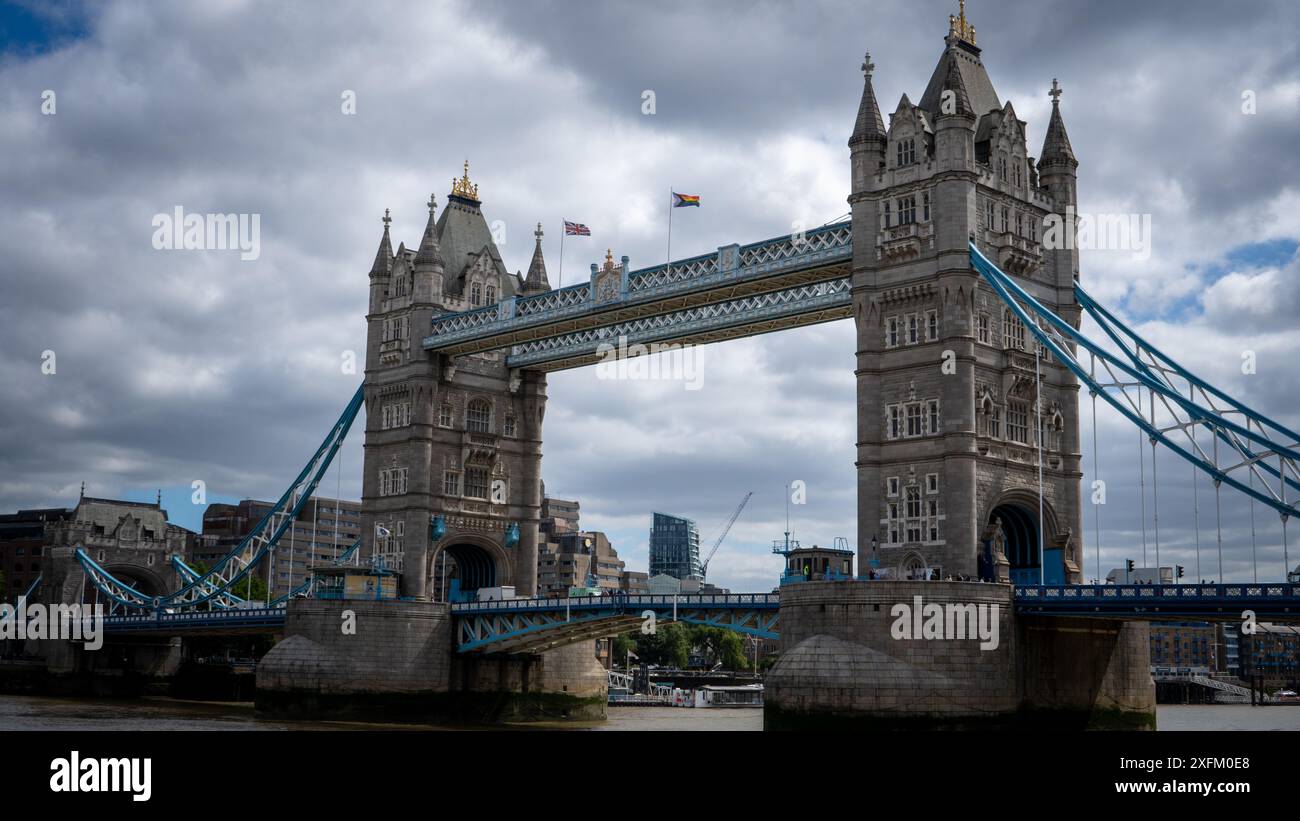 Famous tower bridge open hi-res stock photography and images - Alamy