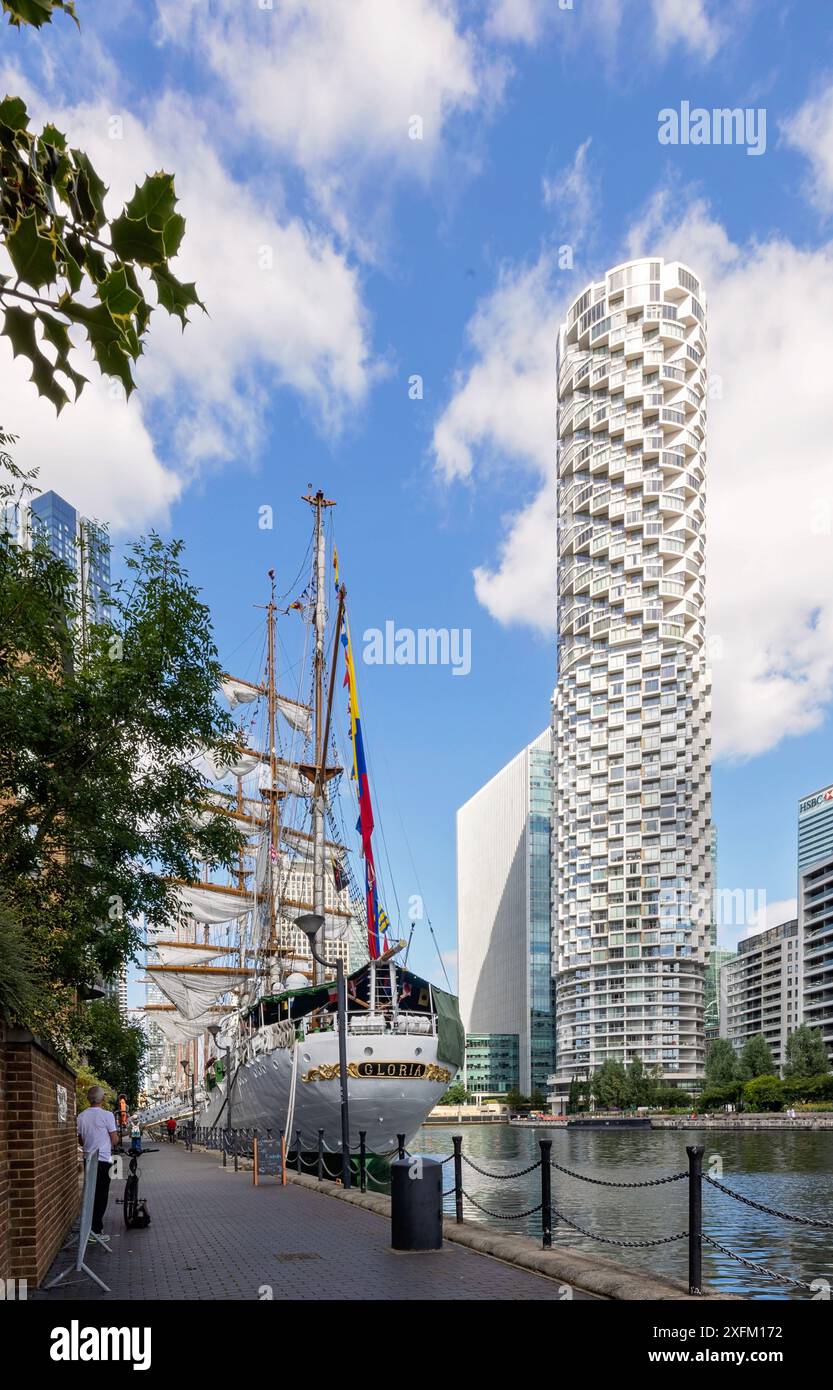 Columbian Navy Training ship Gloria in South Dock Canary Wharf Stock ...