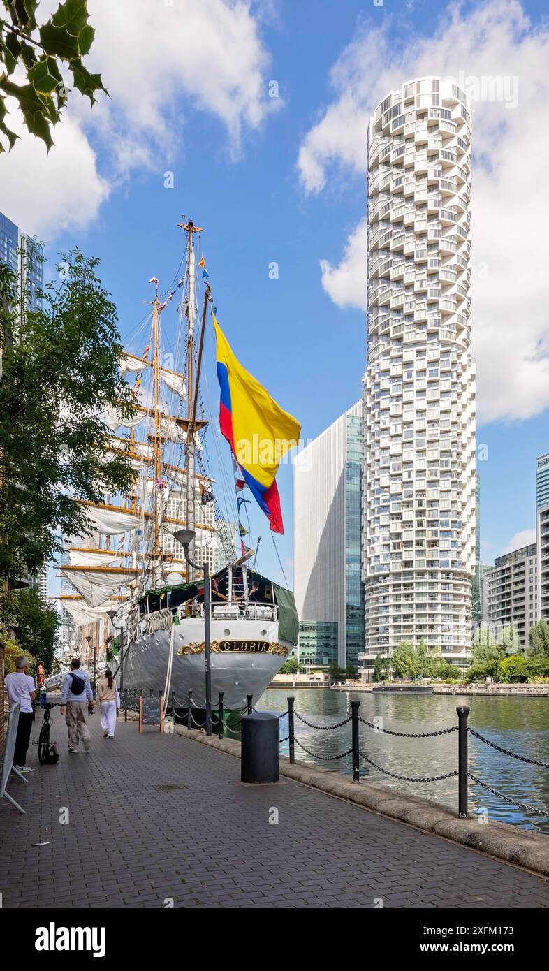 Columbian Navy Training ship Gloria in South Dock Canary Wharf Stock ...