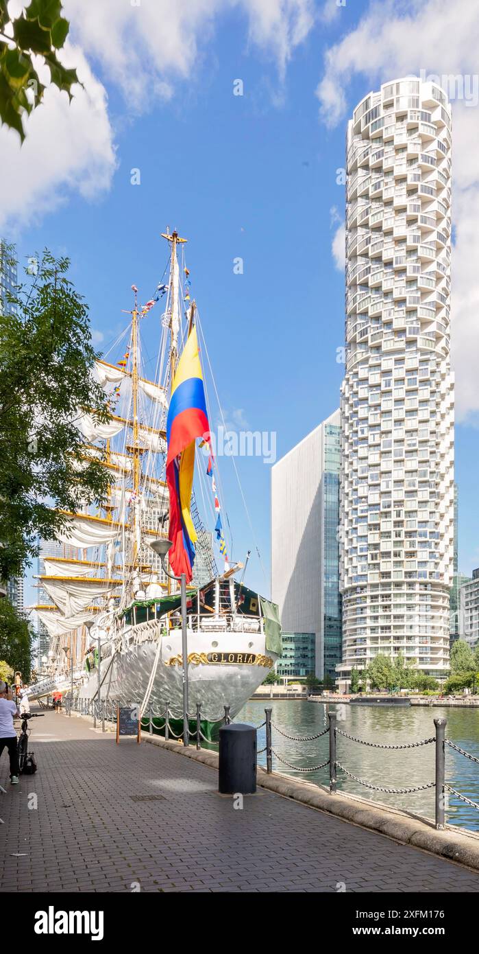 Columbian Navy Training ship Gloria in South Dock Canary Wharf Stock ...