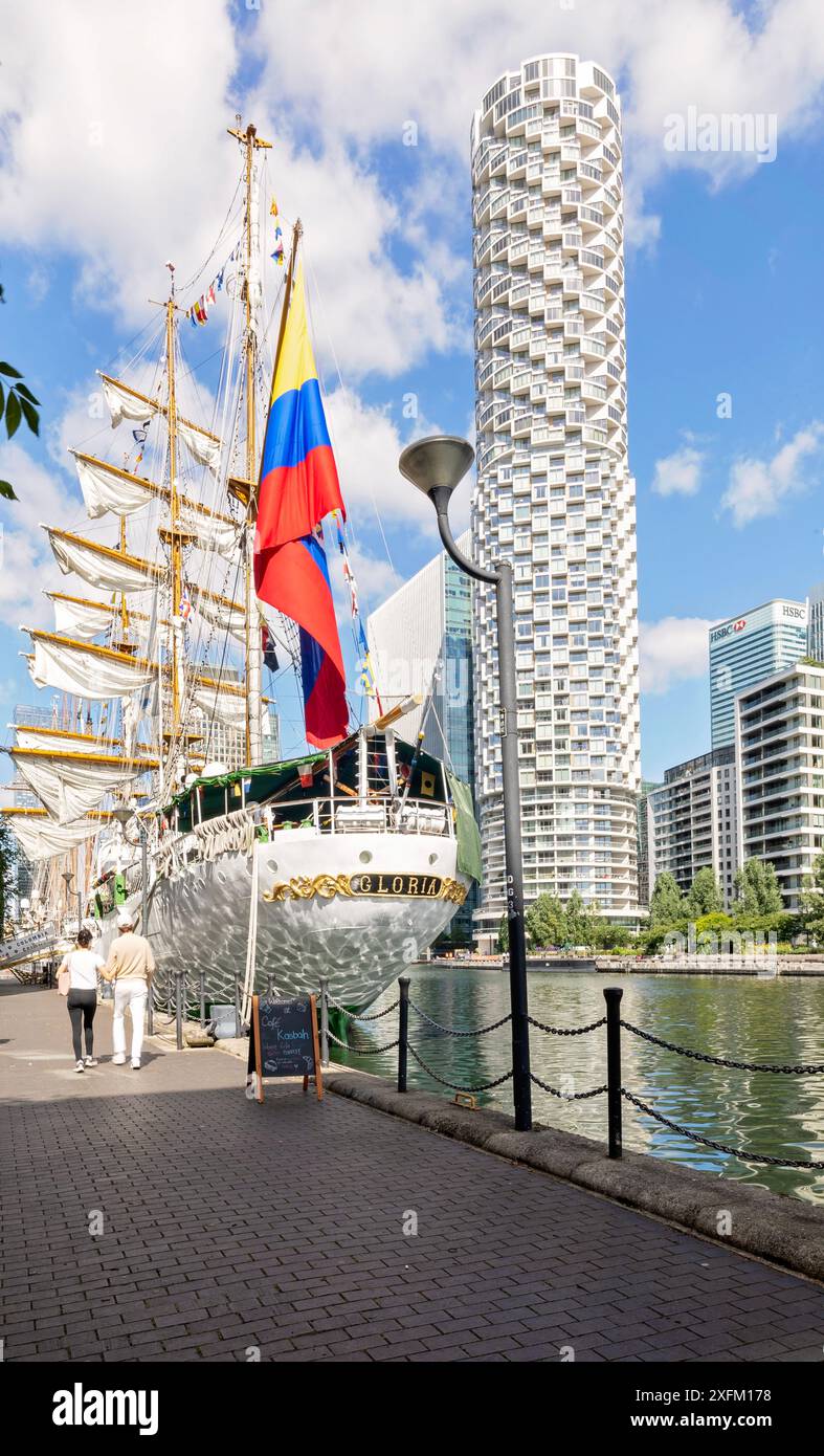 Columbian Navy Training ship Gloria in South Dock Canary Wharf Stock ...