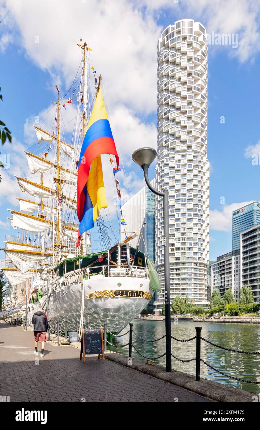 Columbian Navy Training ship Gloria in South Dock Canary Wharf Stock ...