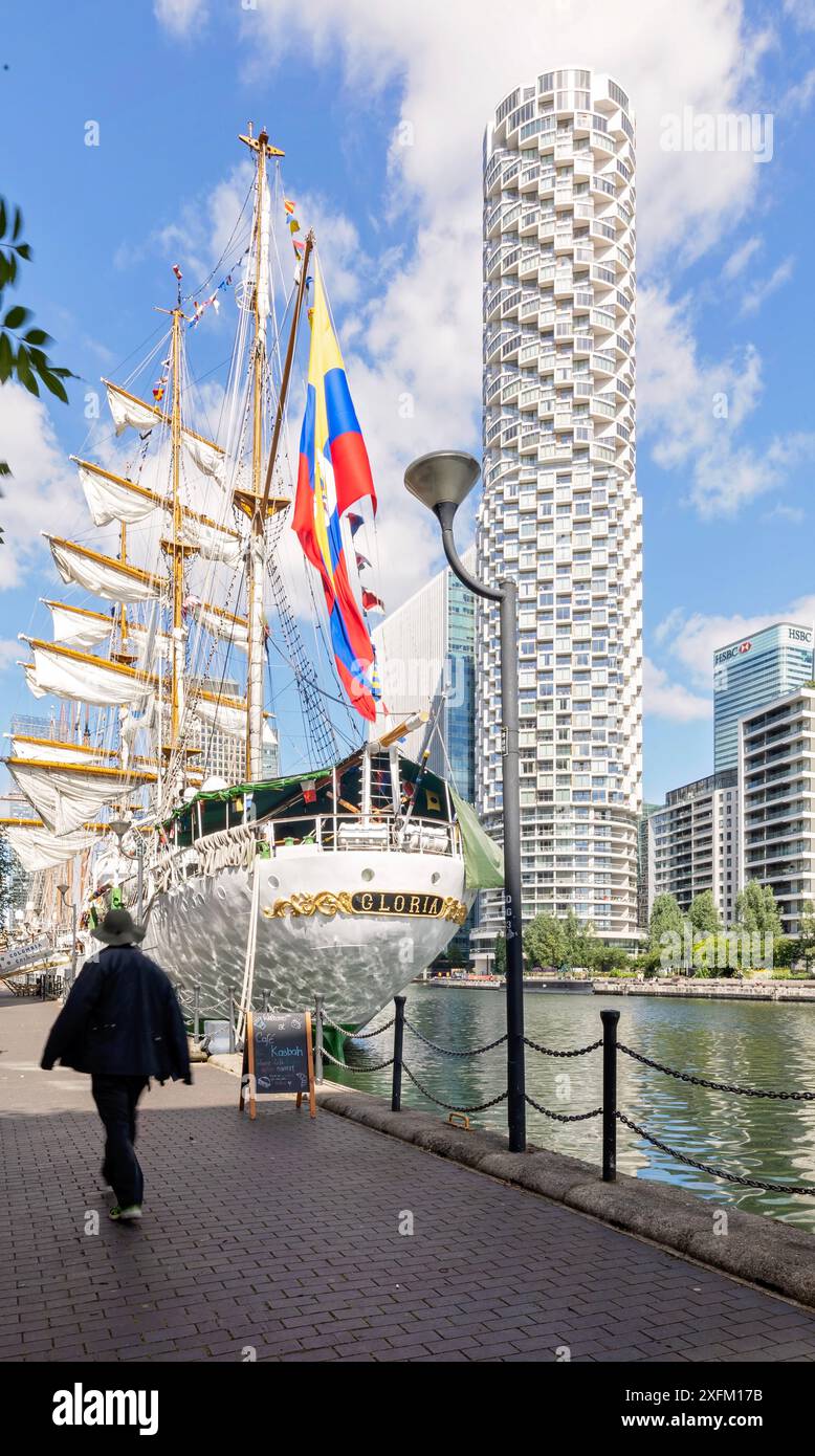 Columbian Navy Training ship Gloria in South Dock Canary Wharf Stock ...
