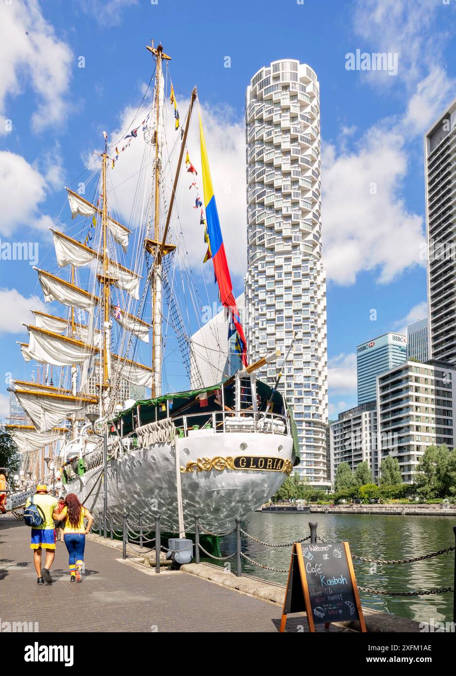 Columbian Navy Training ship Gloria in South Dock Canary Wharf Stock ...
