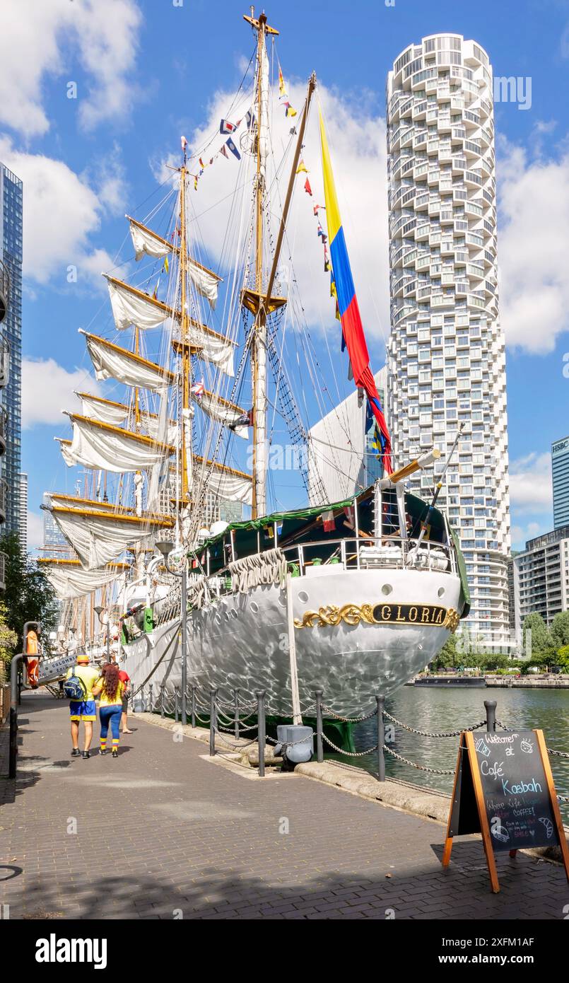 Columbian Navy Training ship Gloria in South Dock Canary Wharf Stock ...
