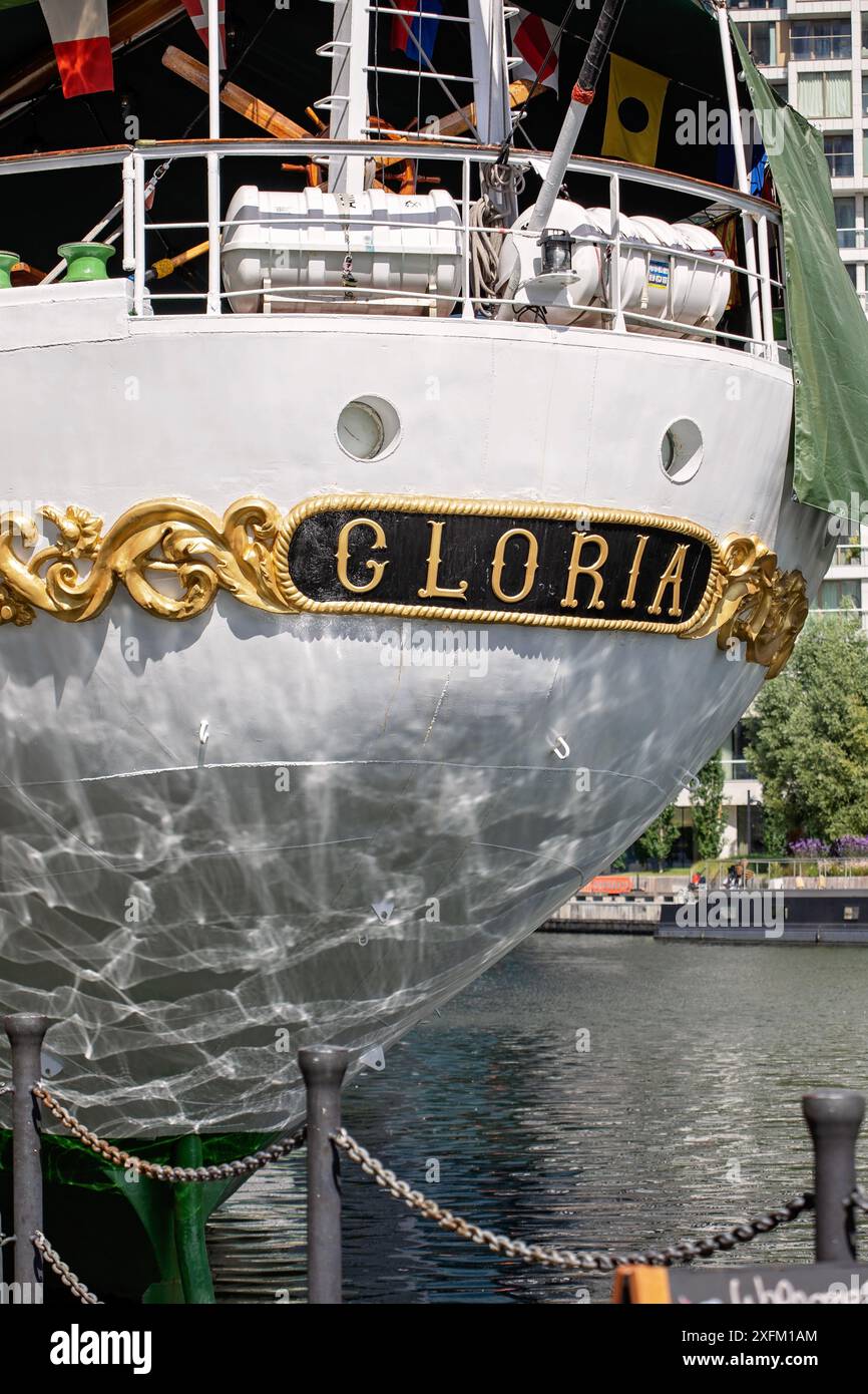Columbian Navy Training ship Gloria in South Dock Canary Wharf Stock ...