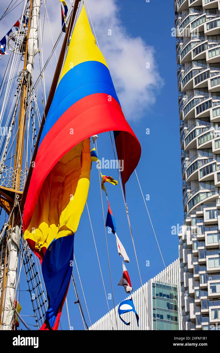 Columbian Navy Training ship Gloria in South Dock Canary Wharf Stock ...