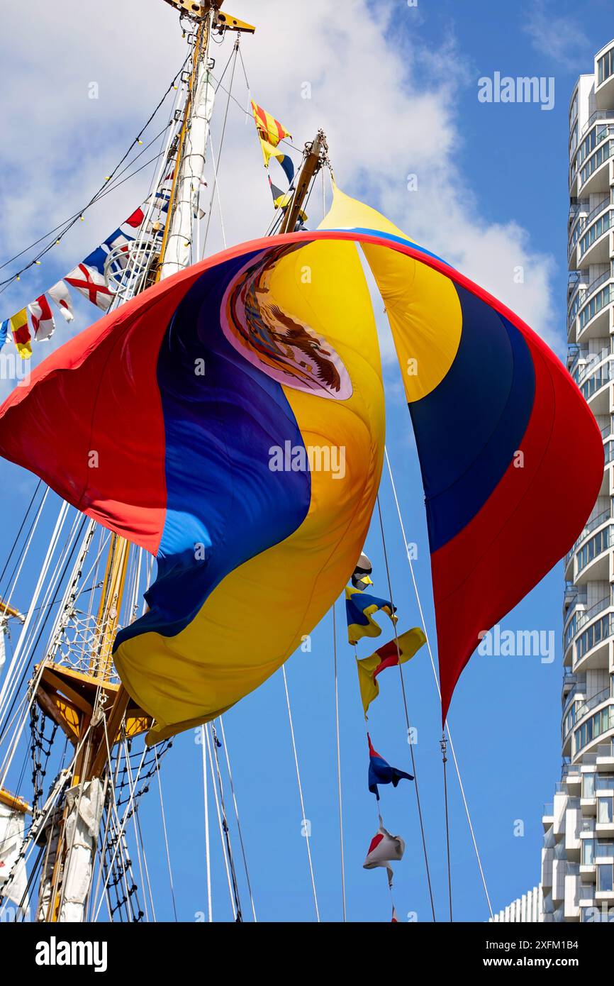 Columbian Navy Training ship Gloria in South Dock Canary Wharf Stock ...