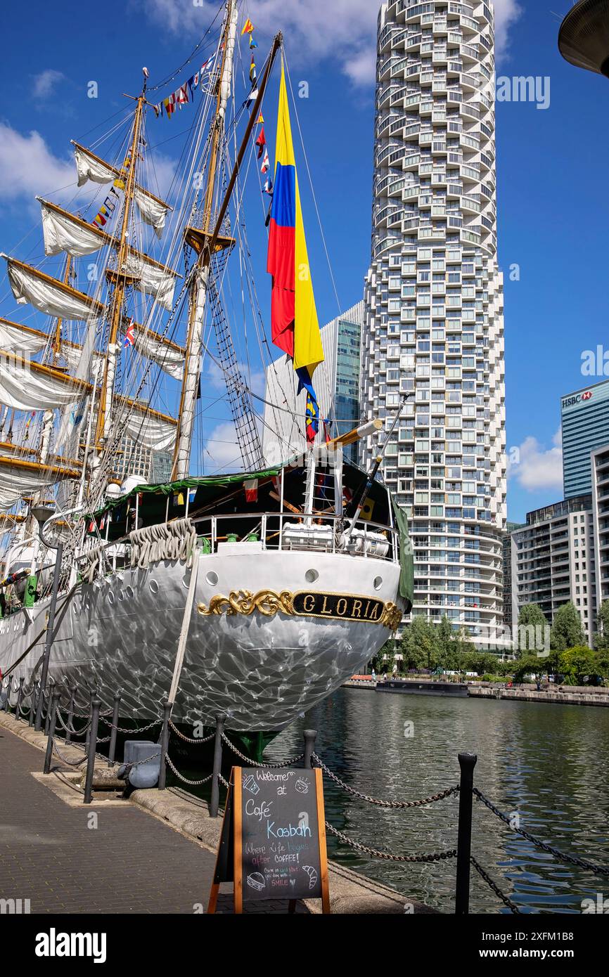 Columbian Navy Training ship Gloria in South Dock Canary Wharf Stock ...