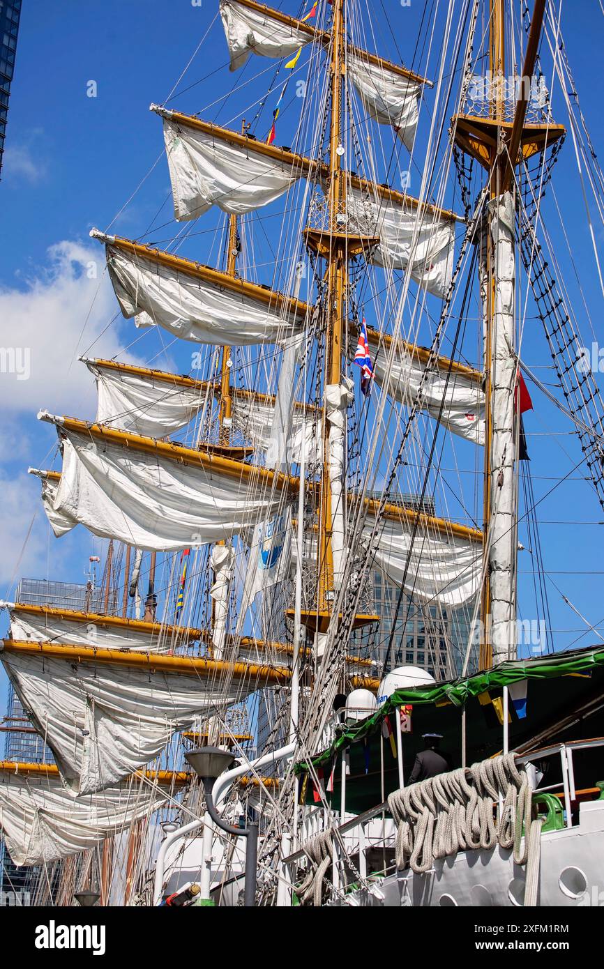 Columbian Navy Training ship Gloria in South Dock Canary Wharf Stock ...
