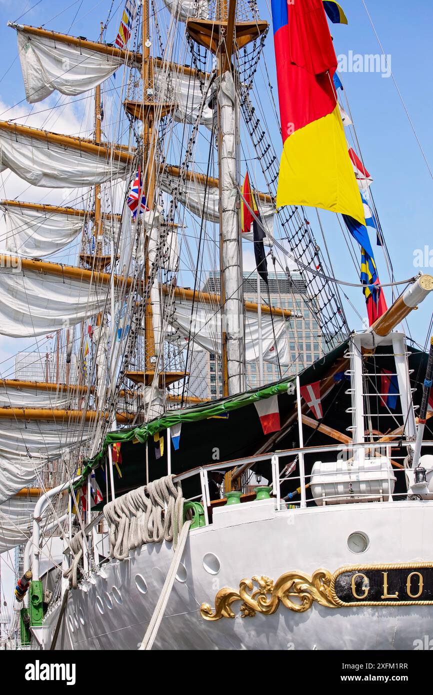 Columbian Navy Training ship Gloria in South Dock Canary Wharf Stock ...