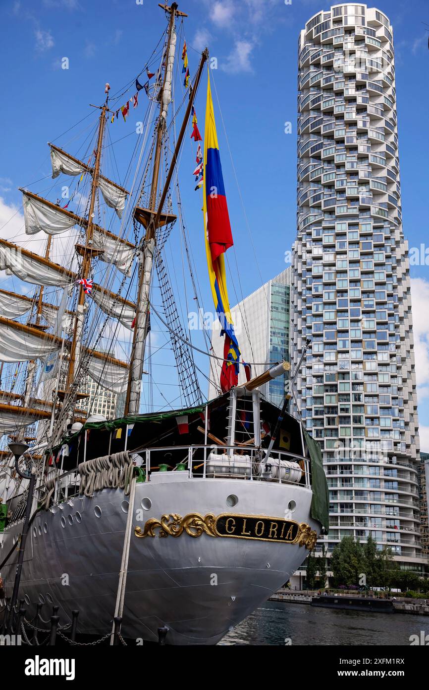 Columbian Navy Training ship Gloria in South Dock Canary Wharf Stock ...
