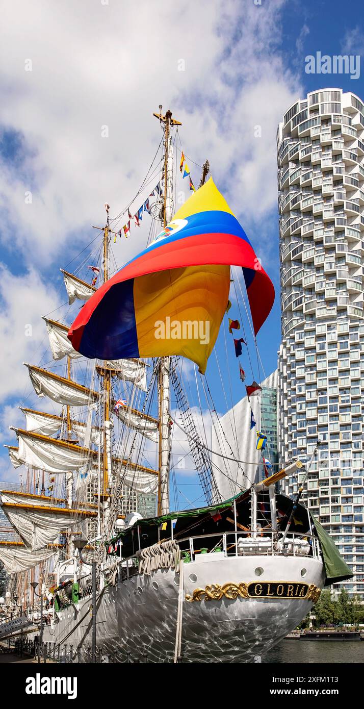 Columbian Navy Training ship Gloria in South Dock Canary Wharf Stock ...