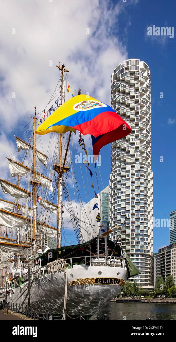 Columbian Navy Training ship Gloria in South Dock Canary Wharf Stock ...
