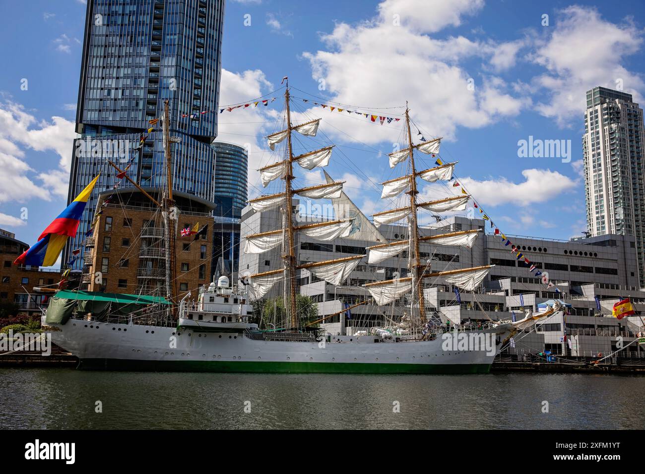 Columbian Navy Training ship Gloria in South Dock Canary Wharf Stock ...