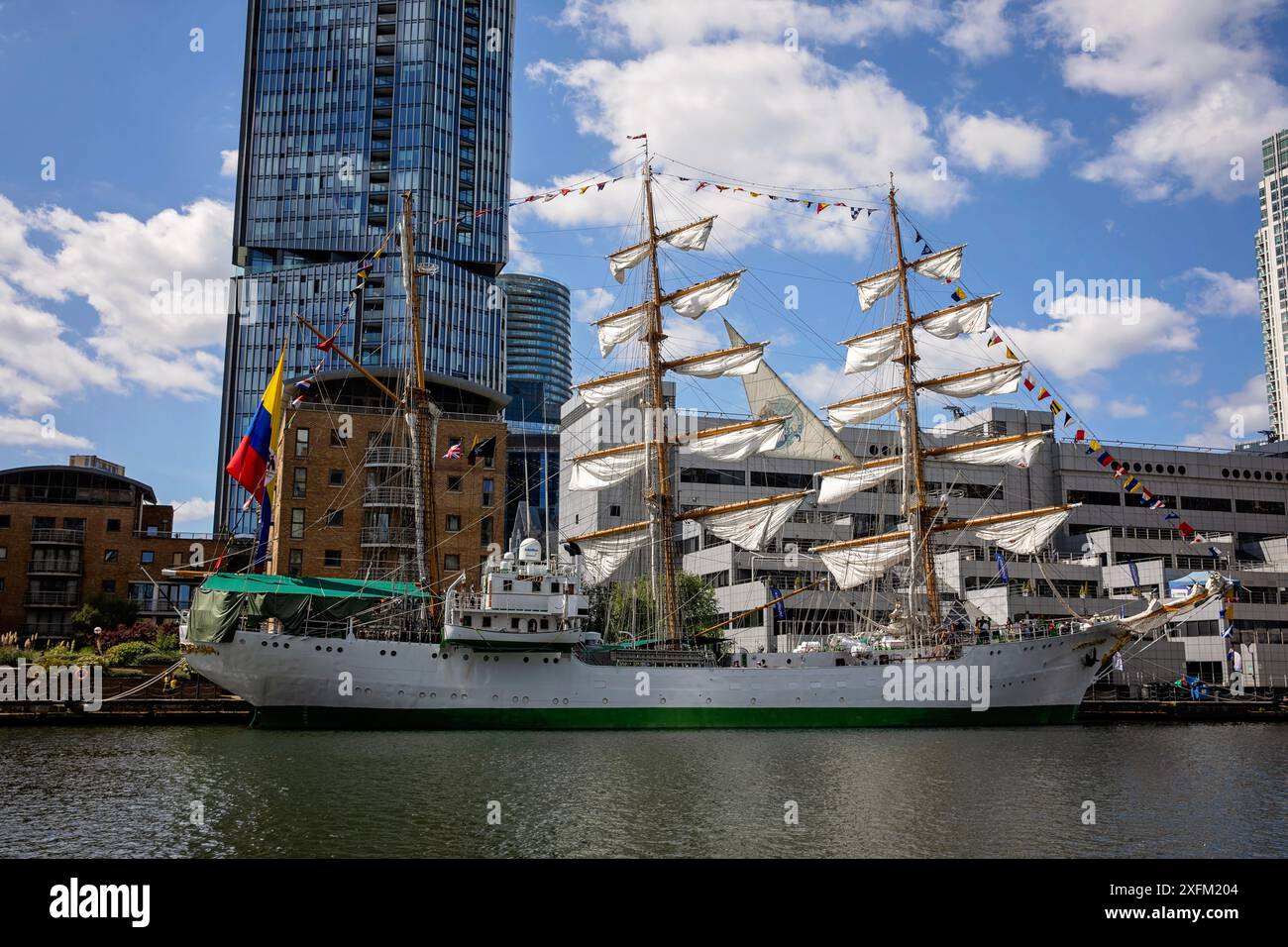 Columbian Navy Training ship Gloria in South Dock Canary Wharf Stock ...