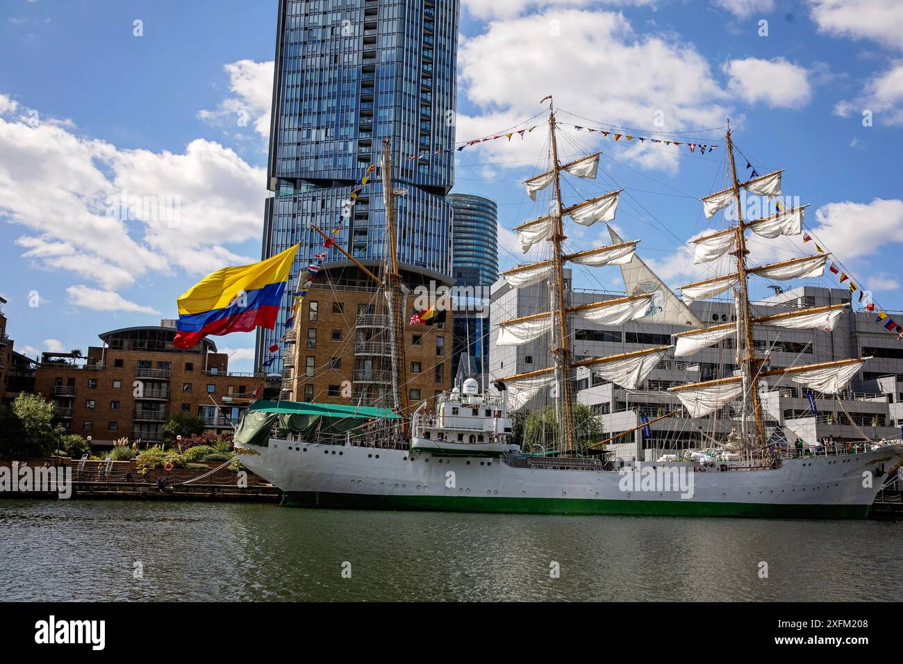 Columbian Navy Training ship Gloria in South Dock Canary Wharf Stock ...