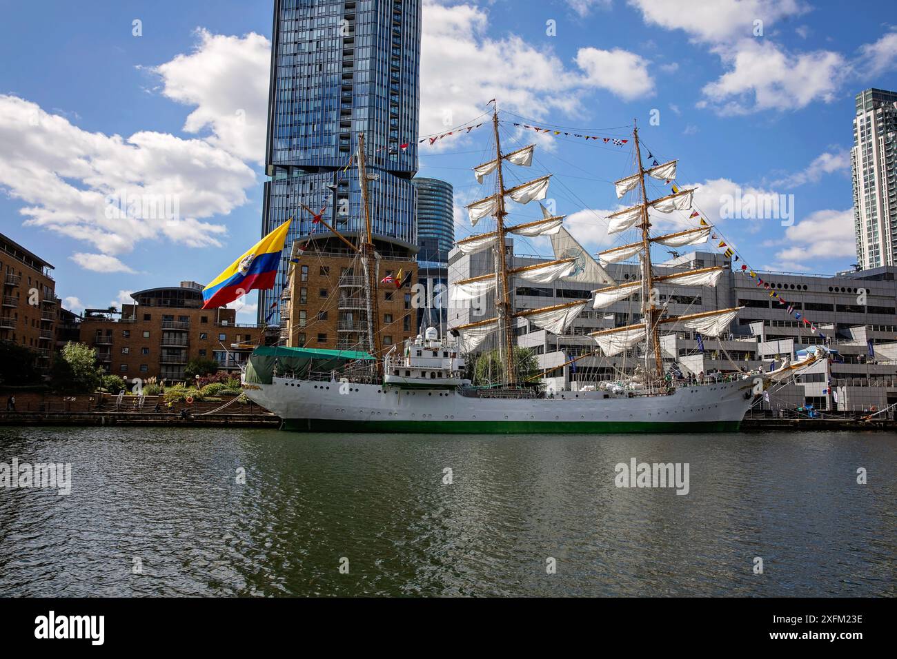 Columbian Navy Training ship Gloria in South Dock Canary Wharf Stock ...