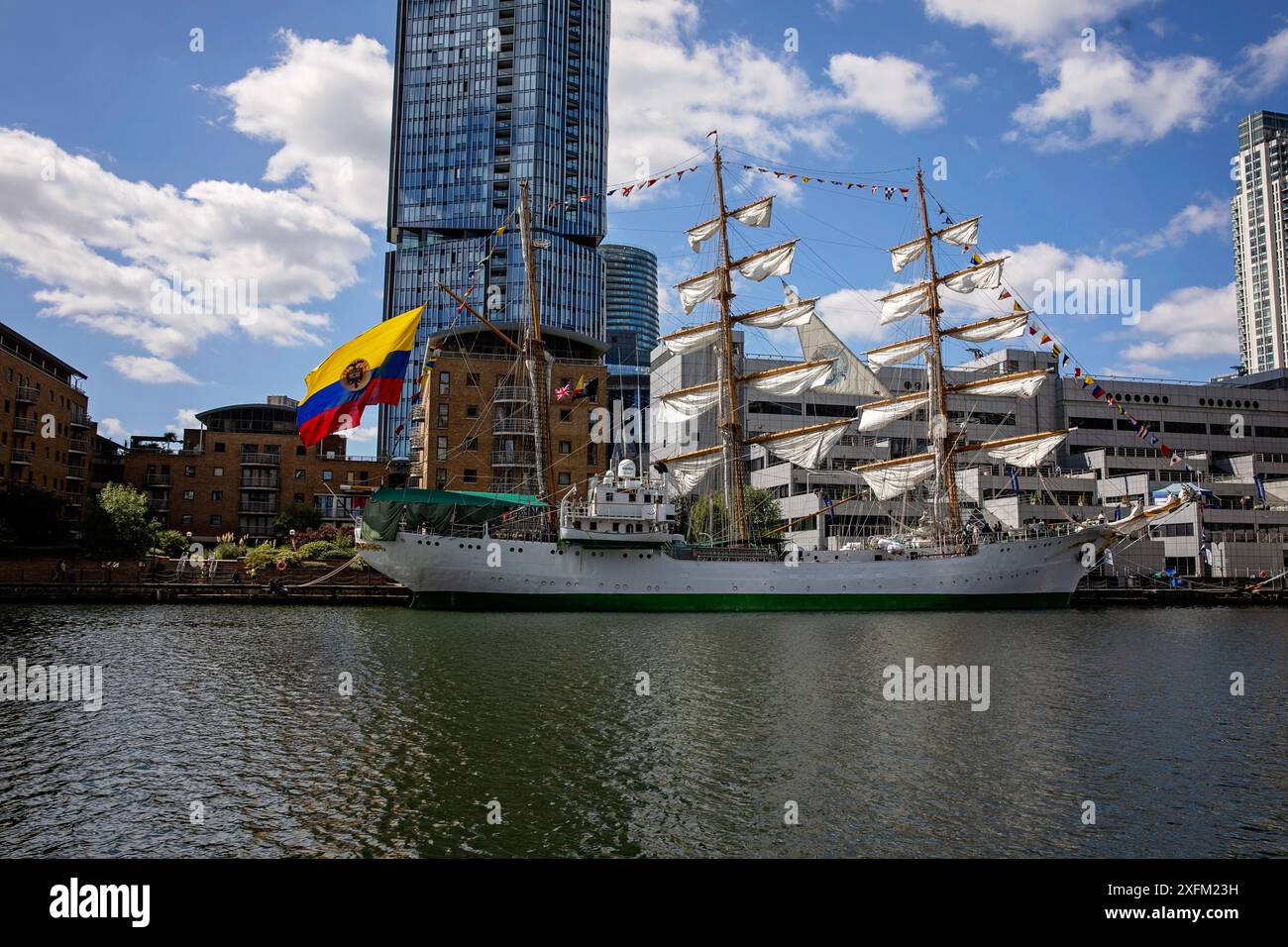 Columbian Navy Training ship Gloria in South Dock Canary Wharf Stock ...