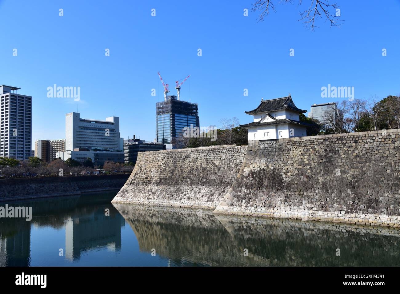 Stone wall japanese castle hi-res stock photography and images - Alamy
