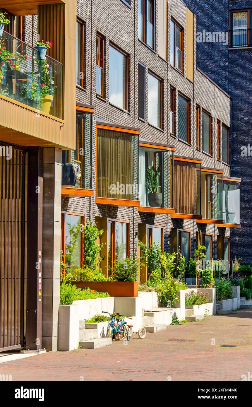 Building daylight windows windows street street outdoor wood housing hi ...