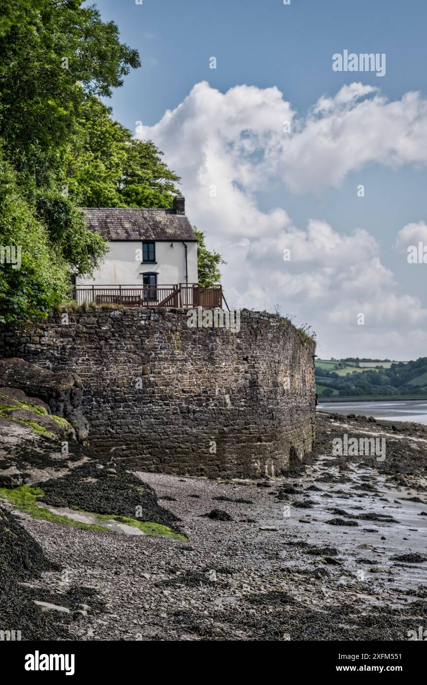 Laugharnes castle hi-res stock photography and images - Alamy