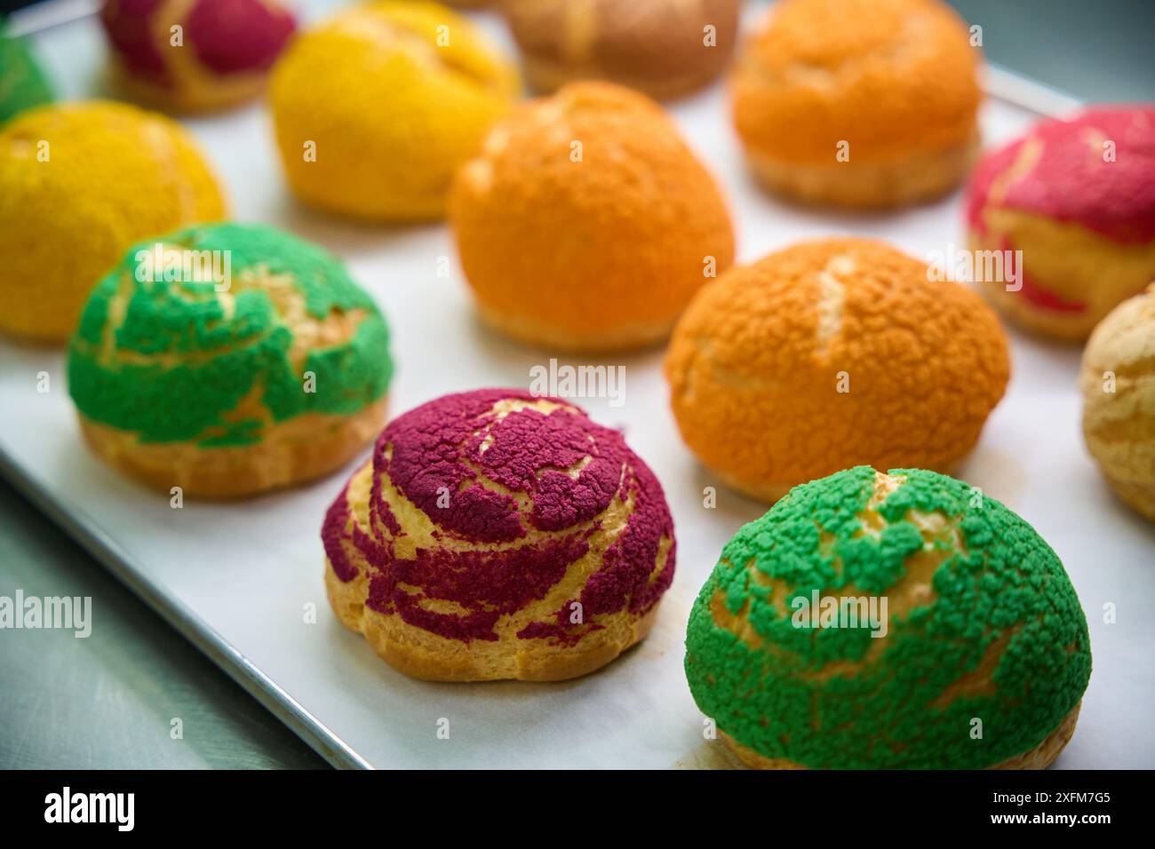 Au craquelin hi-res stock photography and images - Alamy