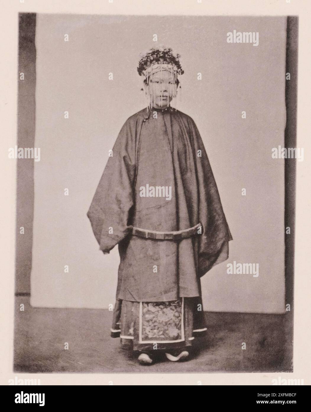 Vintage photo a Chinese bride in traditional wedding gown ...