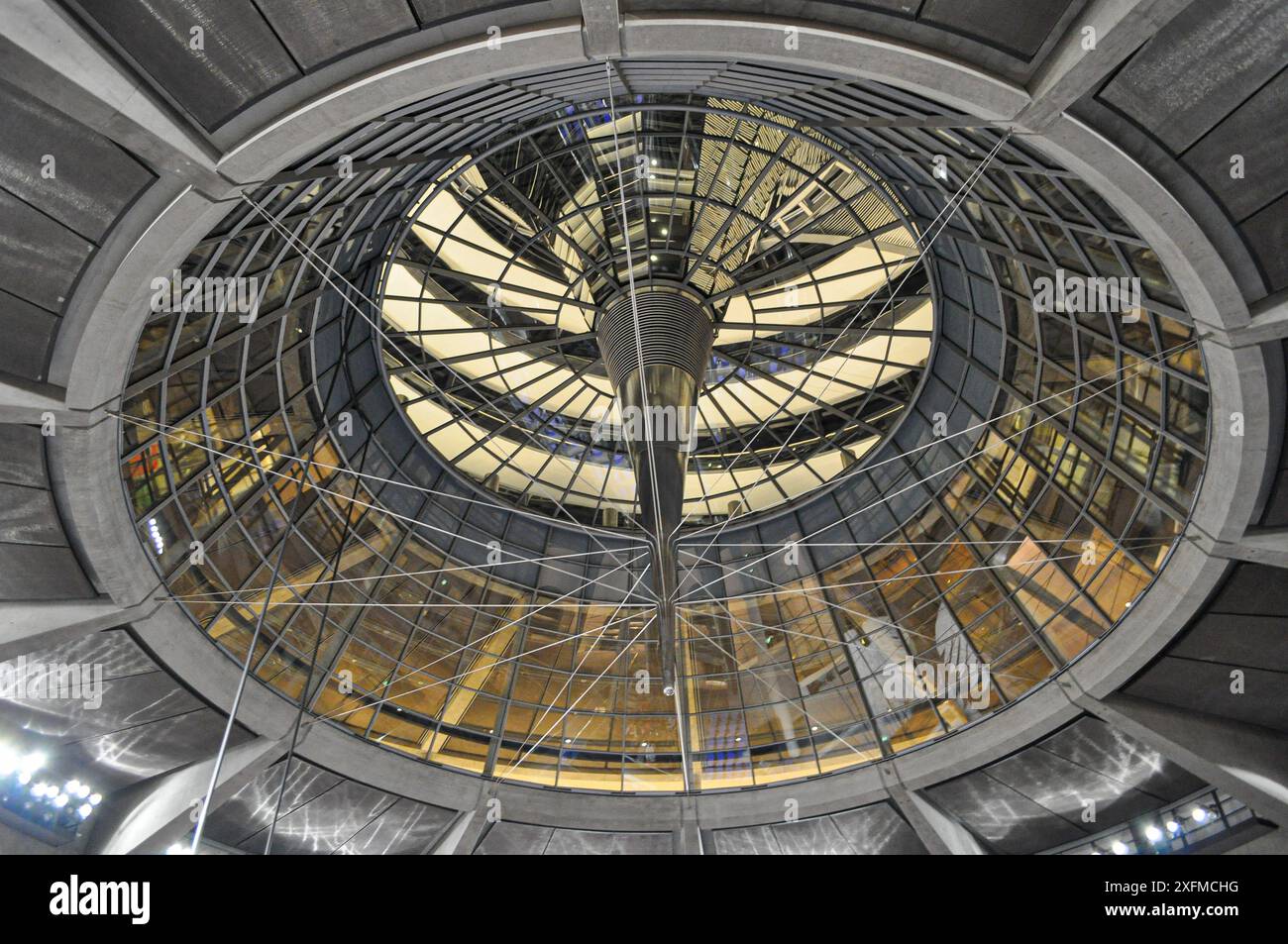 Building inside building hi-res stock photography and images - Alamy