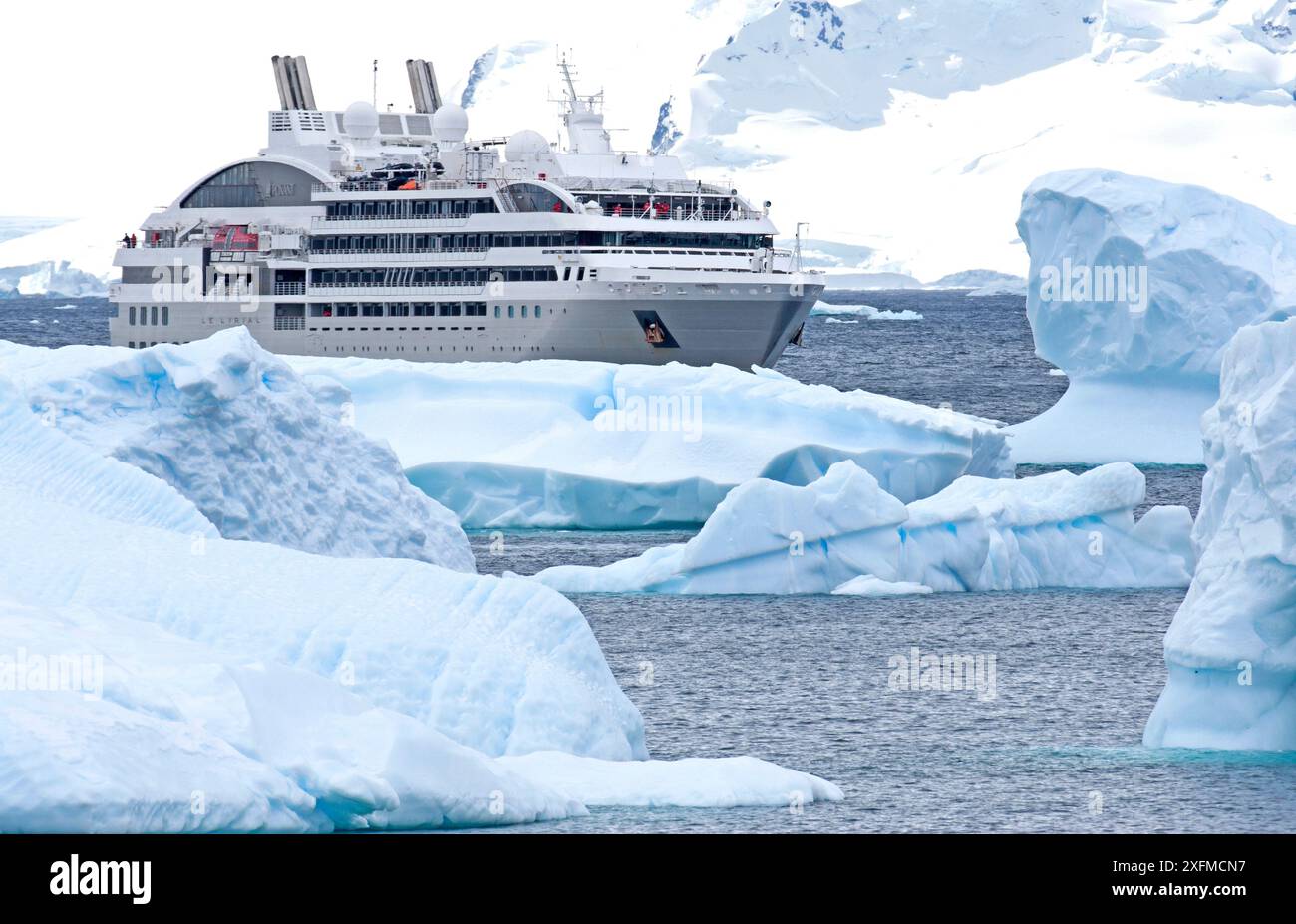 Le Lyrial expedition cruise ship sailing past icebergs, Cuverville ...