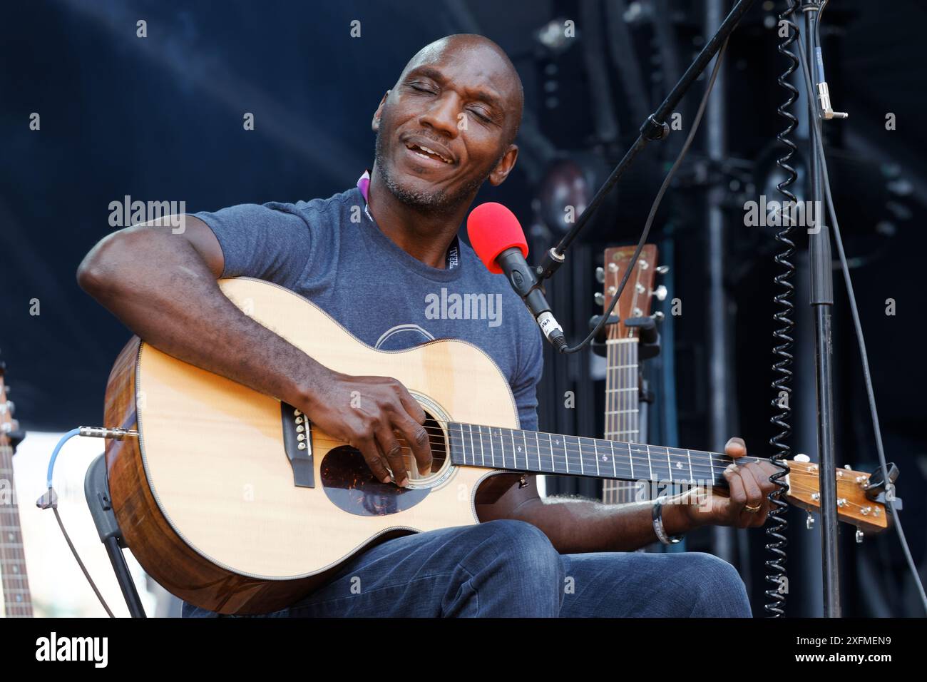 Singer burnside hi-res stock photography and images - Alamy