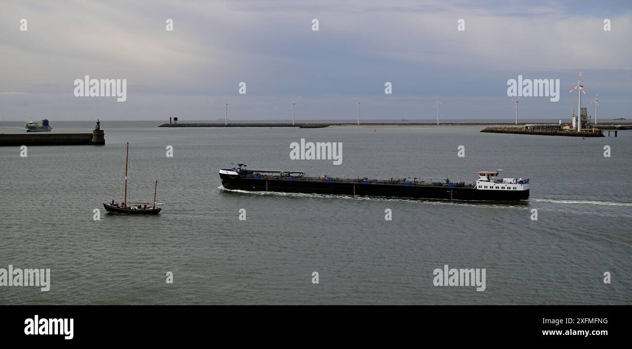 Inland motor tanker Montana moving through Zeebrugge harbour Stock ...