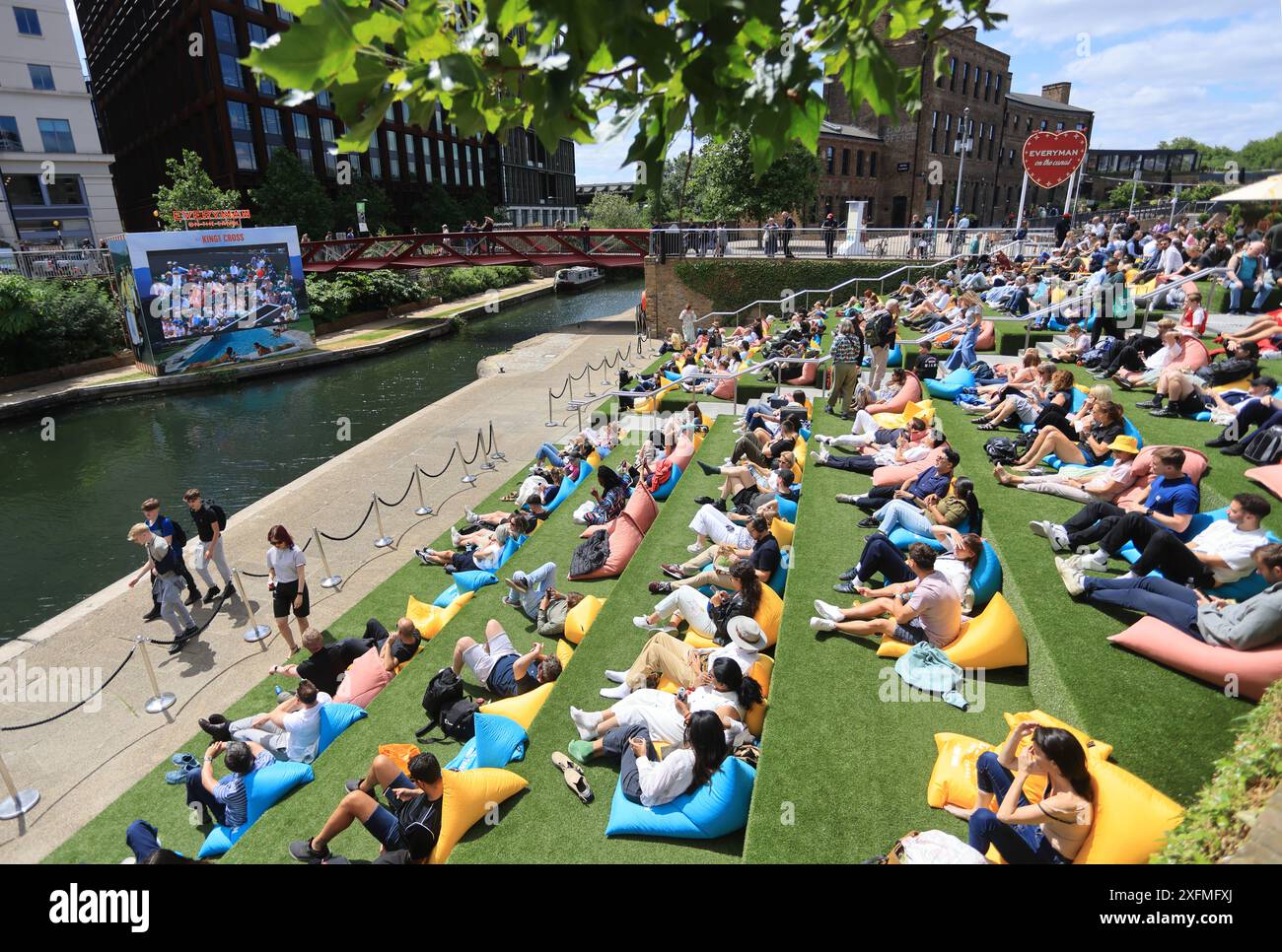Watching Wimbledon tennis on the Everyman screen on Regents Canal at ...
