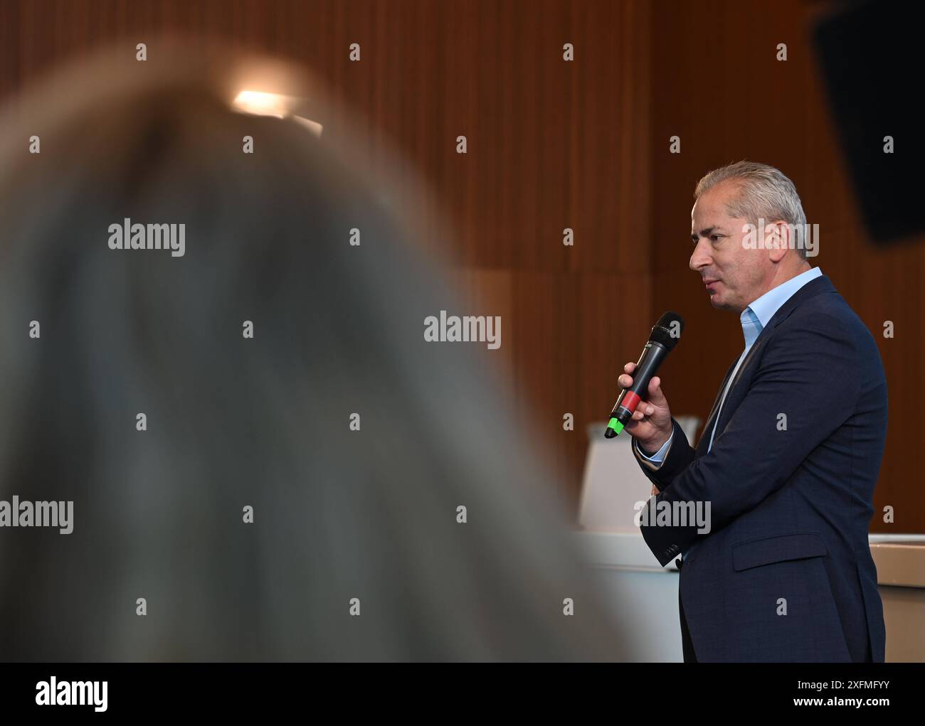 Meyer Werft beginnt mit Bau von Offshore-Konverterplattform Peter Barth ...