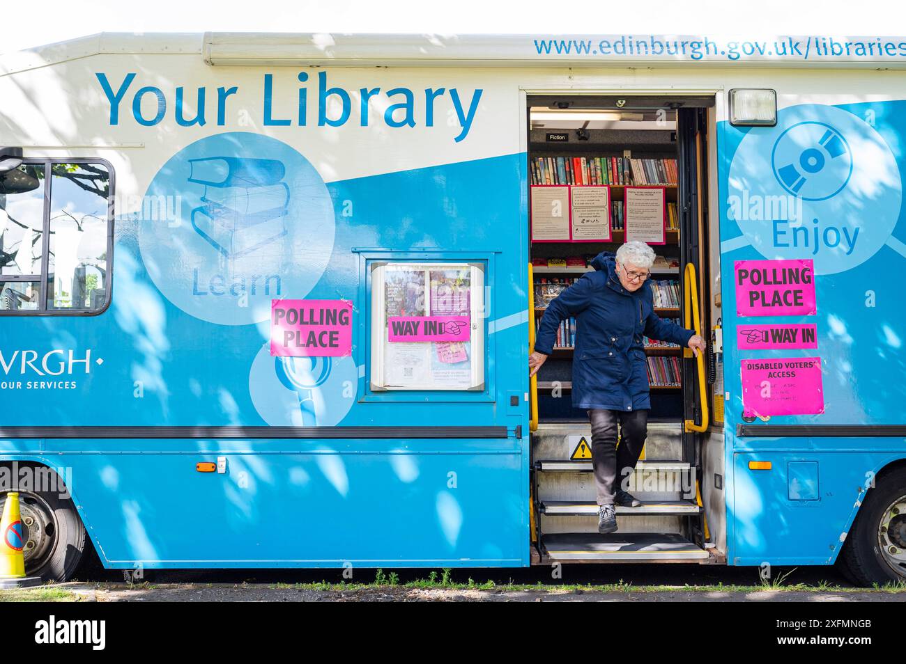 The public in Drumbrae come to cast their vote in a mobile library, as ...