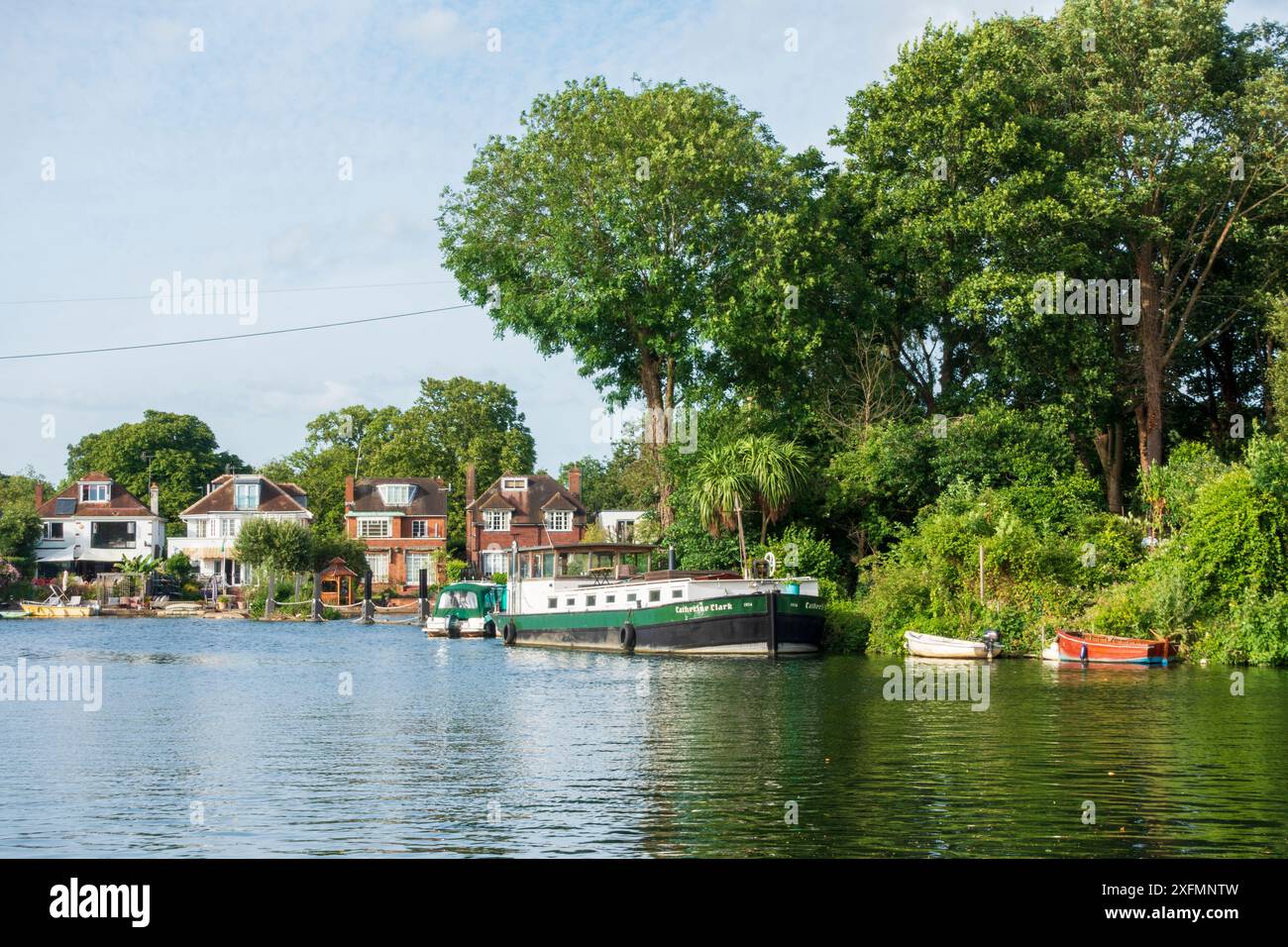 Thames riverside at West Molesey, Surrey Stock Photo - Alamy