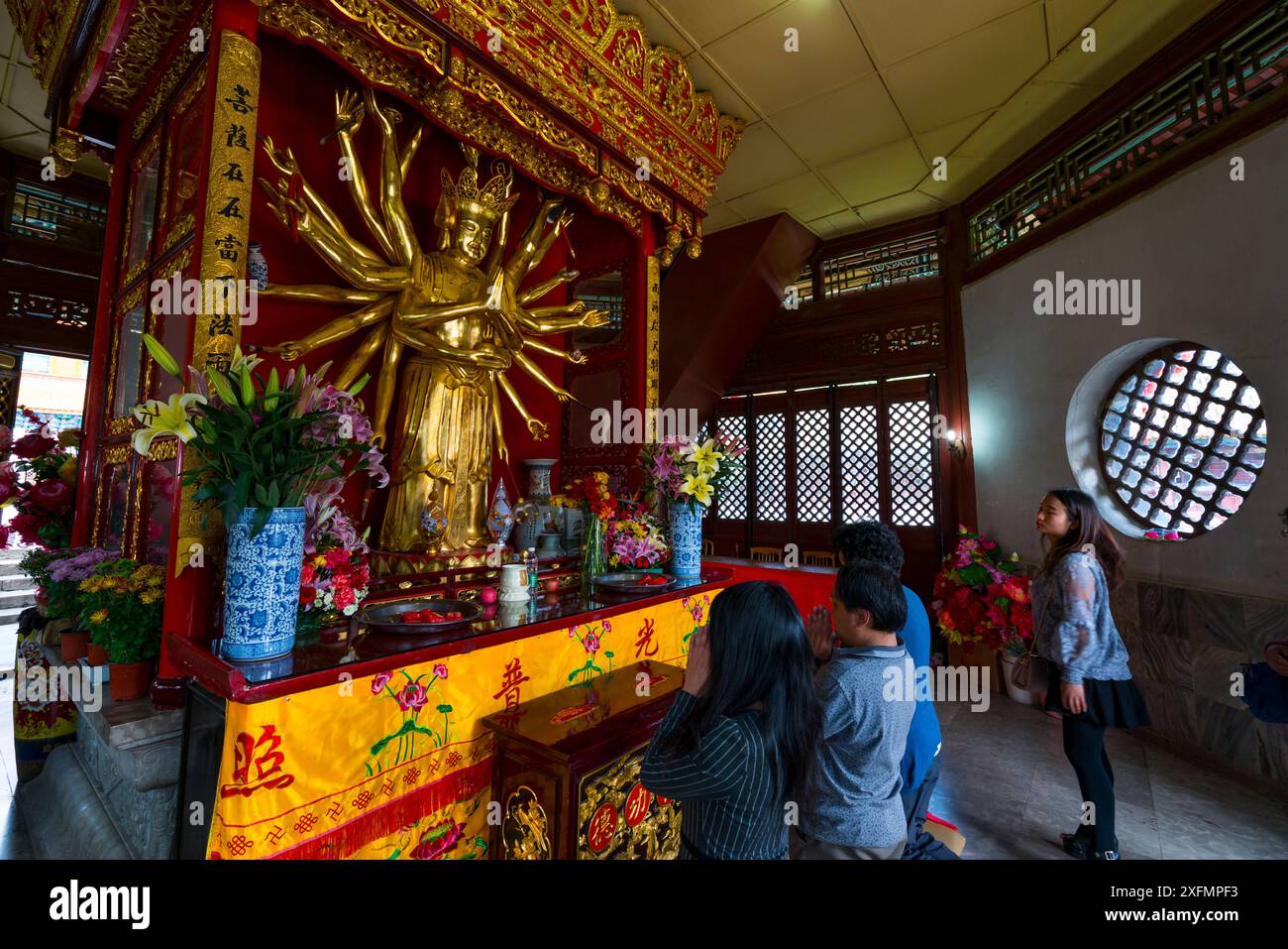 Buddhist buildings in china hi-res stock photography and images - Alamy