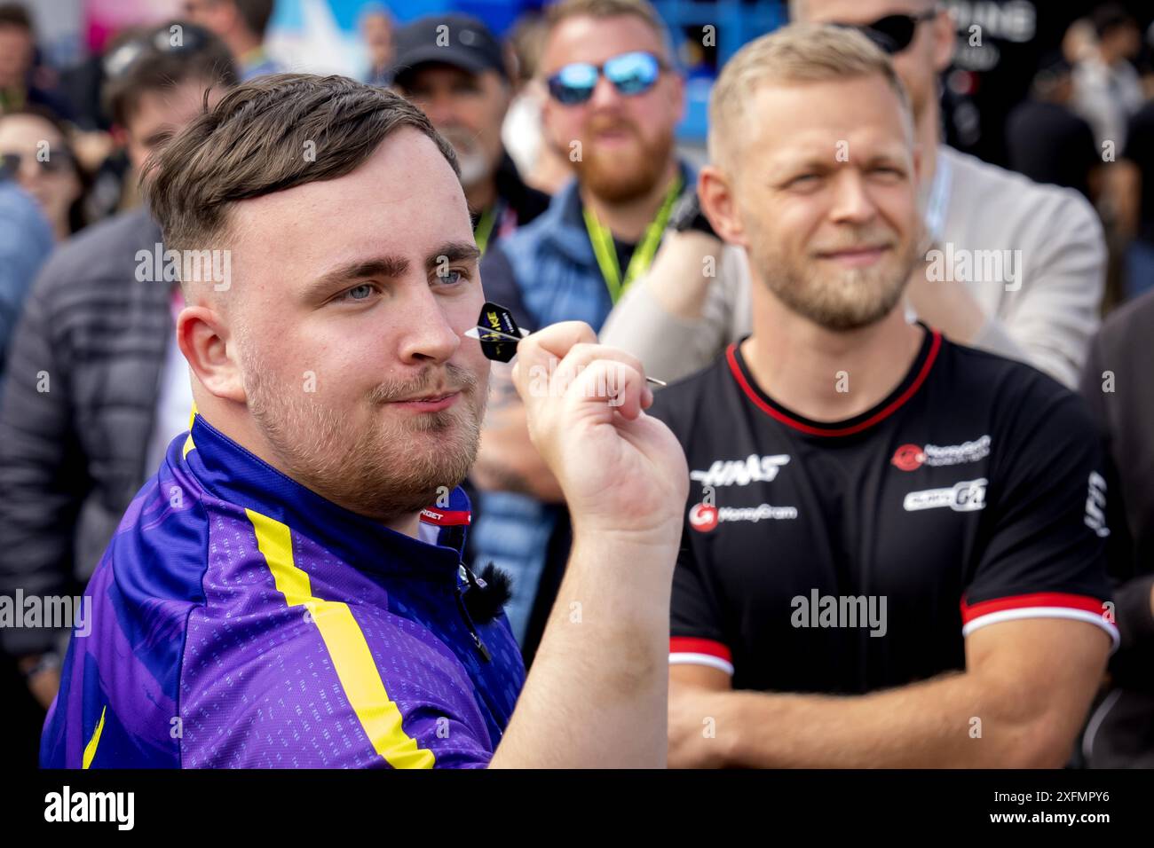 Luke littler stadium hi-res stock photography and images - Alamy