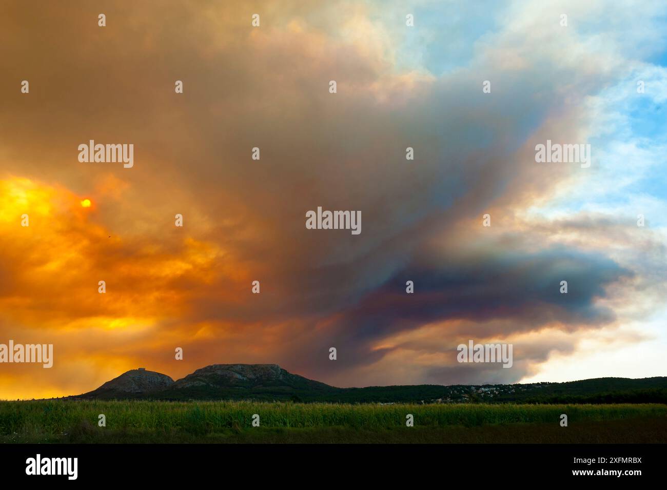 Sun behind smoke hi-res stock photography and images - Alamy