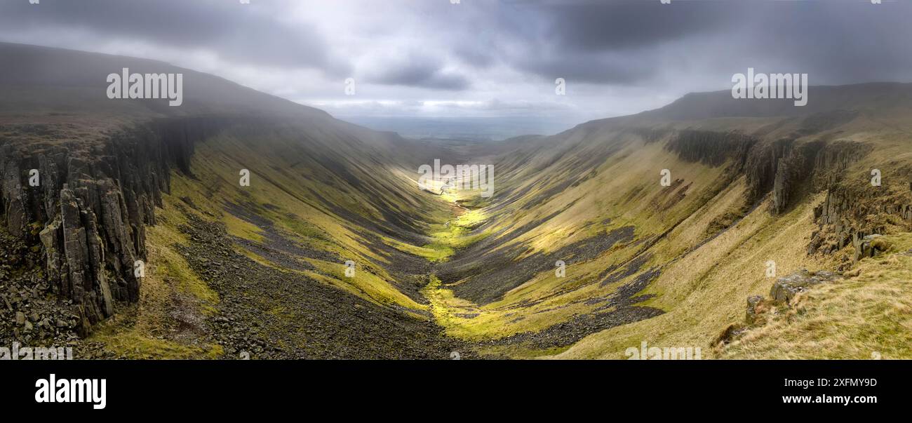 High Cup, u-shaped valley with intrusive dolerites of the Whin Sill ...