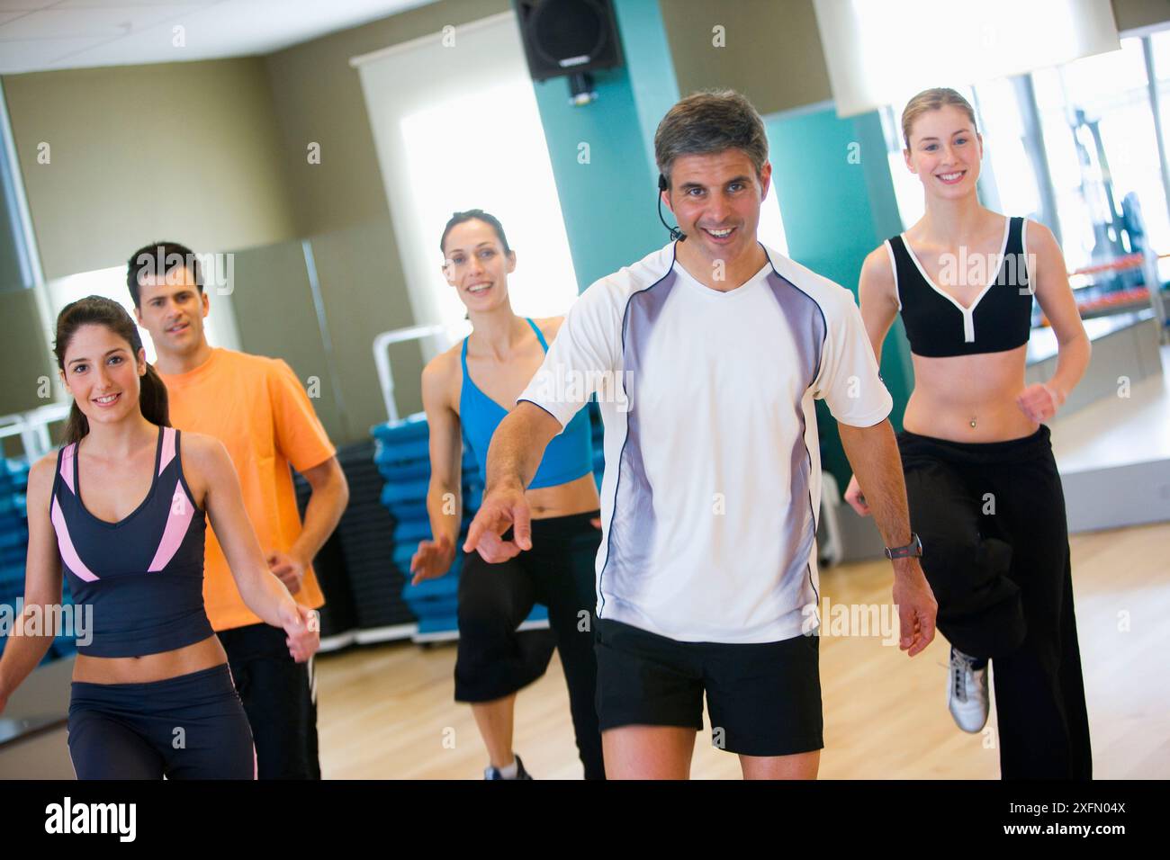 Men keep fit in gymnasium hi-res stock photography and images - Alamy