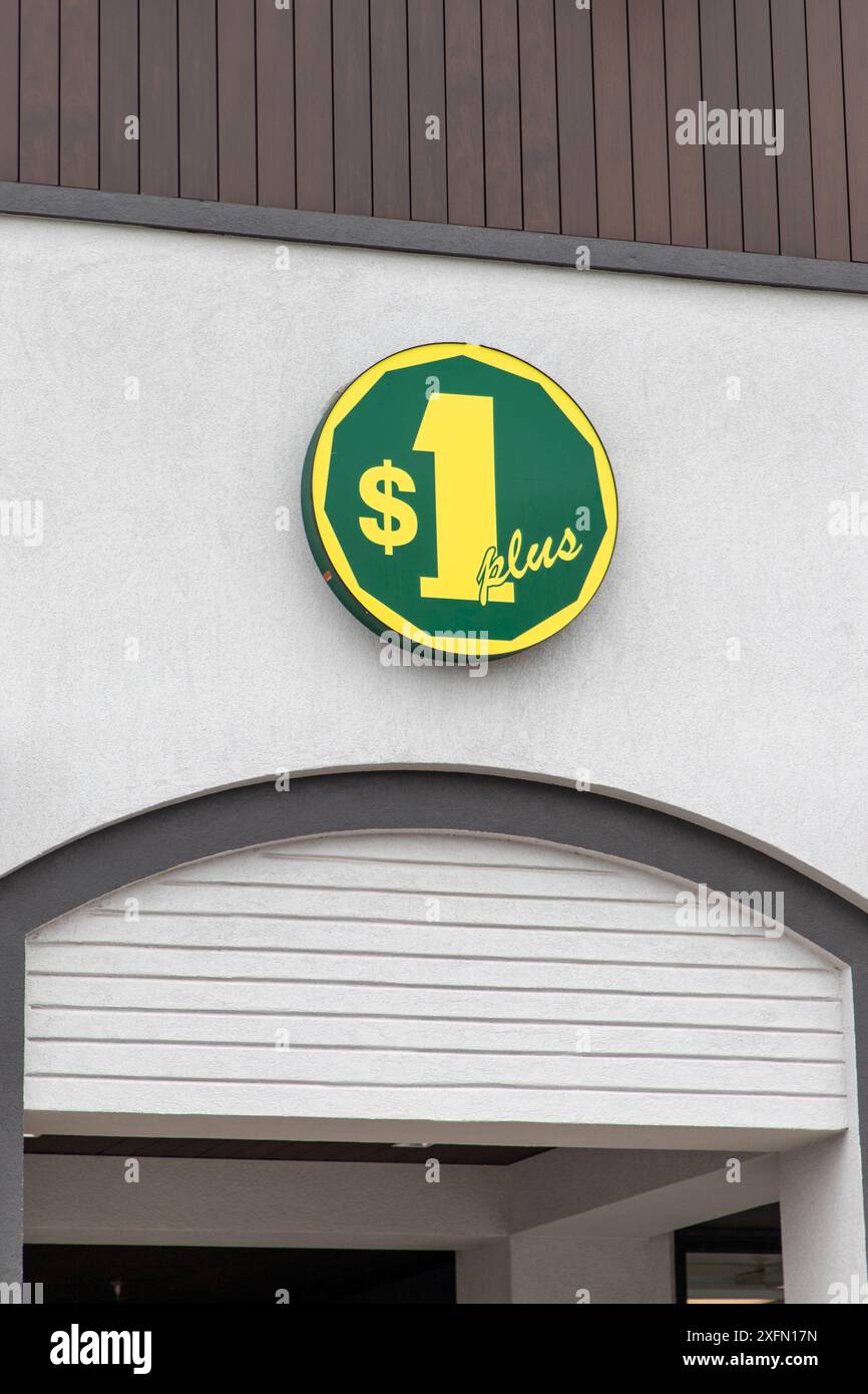 Exterior sign for dollarama hi-res stock photography and images - Alamy