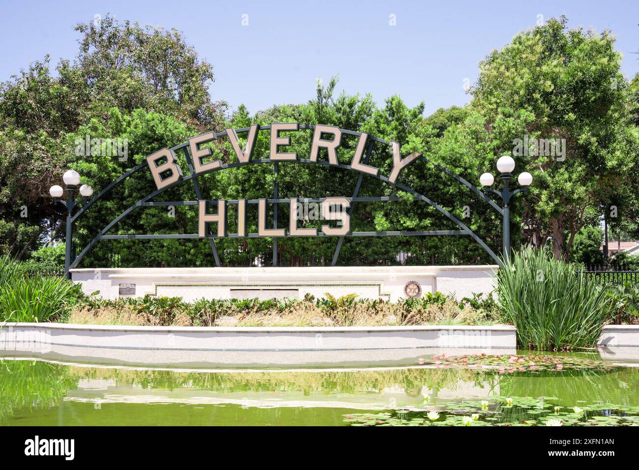 Beverly Hills sign as seen from Beverly Hills Garden Park in California ...