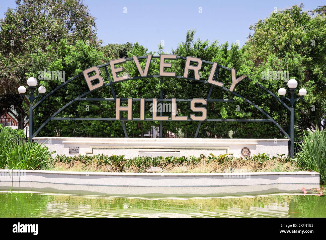 Beverly Hills sign as seen from Beverly Hills Garden Park in California ...