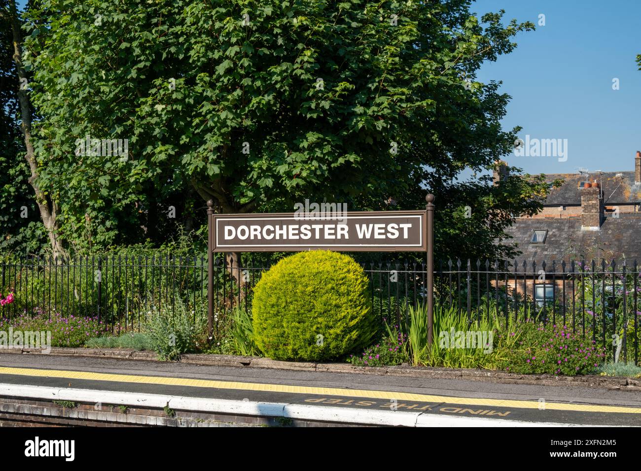 Dorchester West GRW Train station platform sign Stock Photo - Alamy