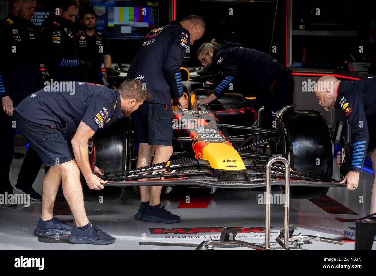 SILVERSTONE - The Red Bull team unveils the special color composition ...