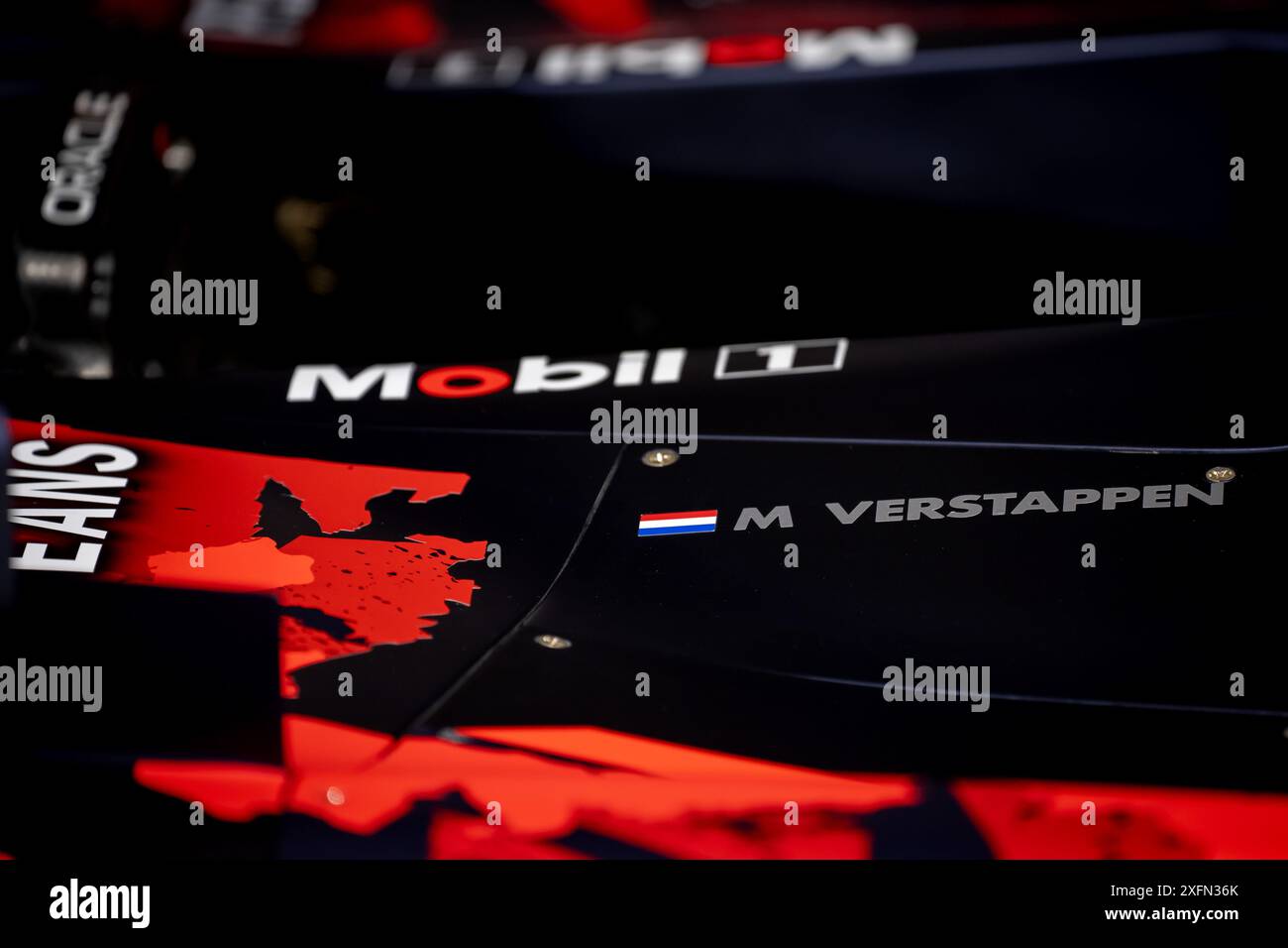 SILVERSTONE - The Red Bull team unveils the special color composition ...