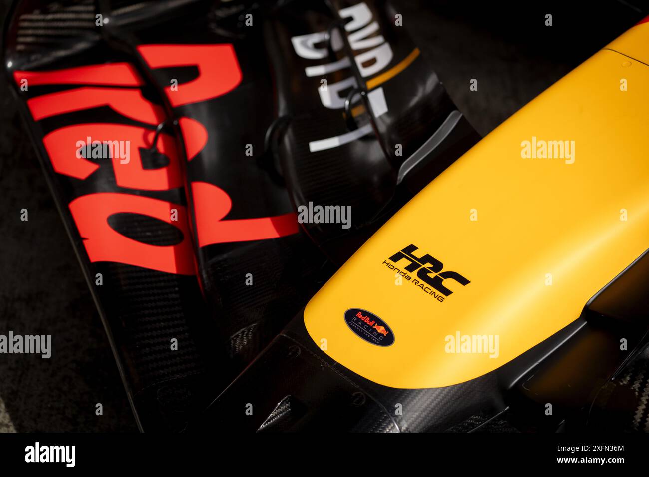 SILVERSTONE - The Red Bull team unveils the special color composition ...