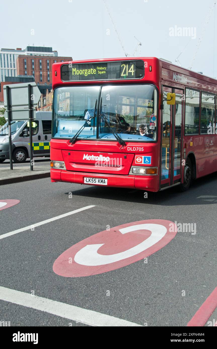 Single-decker bus entering congestion charge zone, Old Street ...